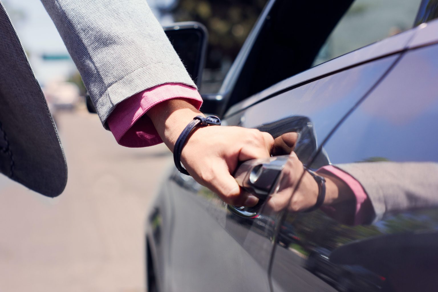 Static Shocks From A Car: Causes & Solutions