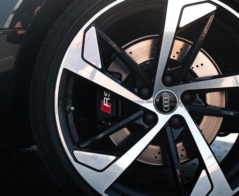 Audi Parking Brake Malfunction: Causes & Solutions